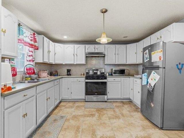 house with 9 bedroom, New Bedford MA ES103969796