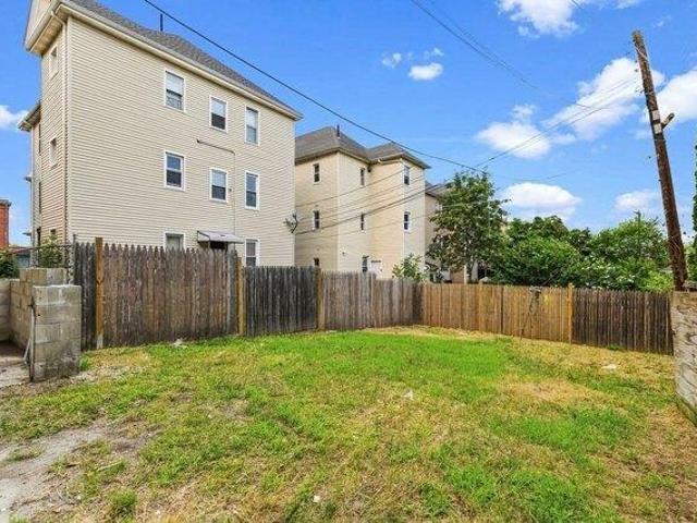 house with 9 bedroom, New Bedford MA ES104789089