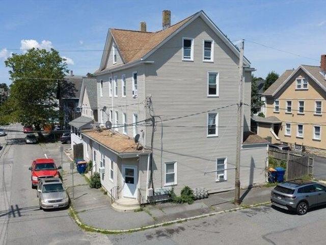 house with 9 bedroom, New Bedford MA ES105080388