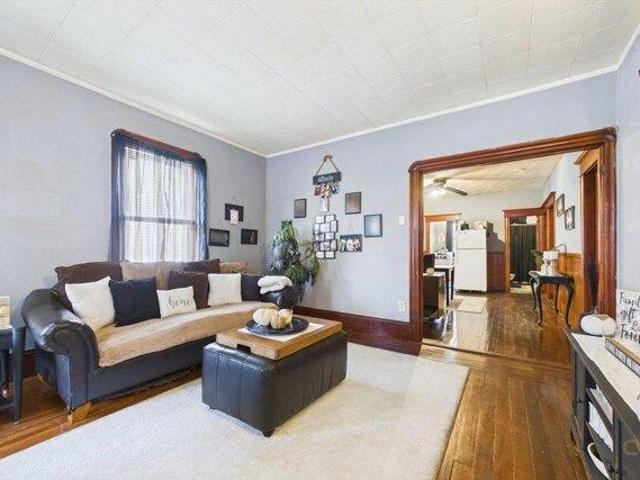 house with 9 bedroom, New Bedford MA ES105095247