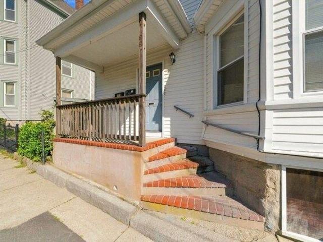 house with 9 bedroom, New Bedford MA ES105206254