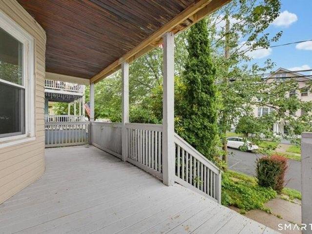 house with 9 bedroom, New Britain CT ES104790989