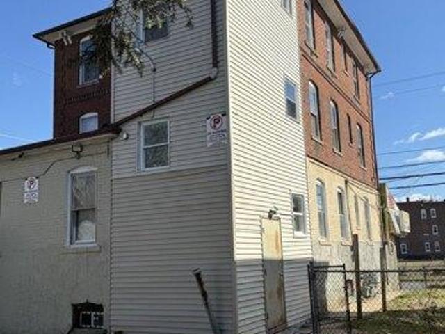 house with 9 bedroom, New Britain CT ES104869361