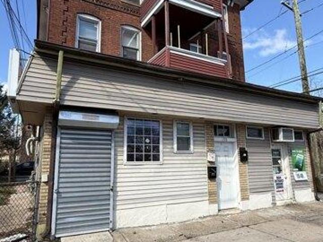 house with 9 bedroom, New Britain CT ES105126870