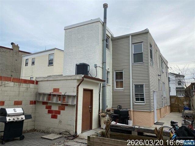 house with 9 bedroom, Newark NJ DLS102285006