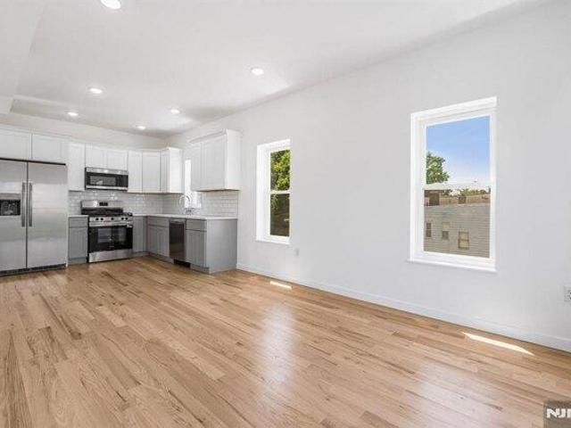house with 9 bedroom, Newark NJ DS103625192