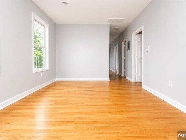 house with 9 bedroom, Newark NJ ES104446187
