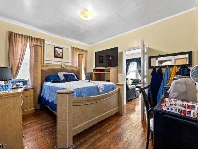house with 9 bedroom, Newark NJ ES104570488