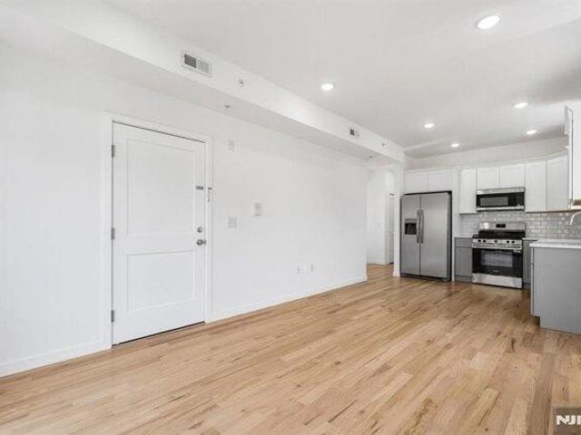 house with 9 bedroom, Newark NJ ES105140429
