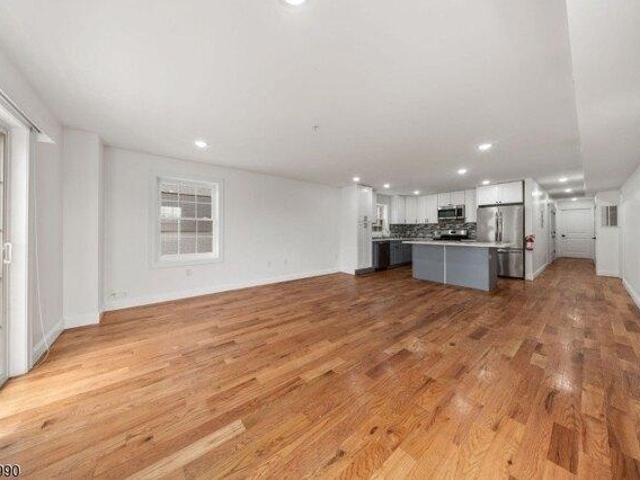 house with 9 bedroom, Newark NJ ES105144288