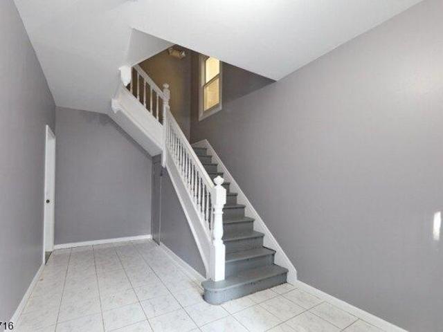 house with 9 bedroom, Newark NJ ES105190299