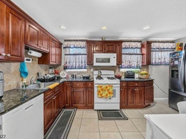 house with 9 bedroom, Newark NJ ES105207270