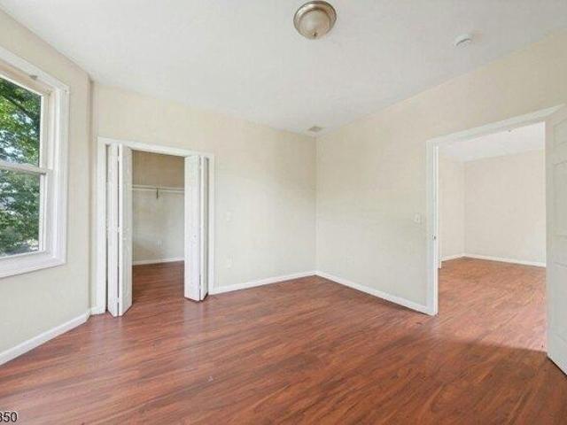 house with 9 bedroom, Newark NJ ES105231200