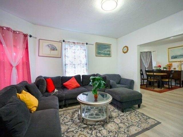 house with 9 bedroom, North Attleboro MA ES104077895