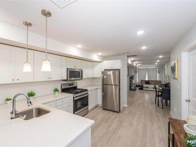 house with 9 bedroom, Paterson NJ DS104373936