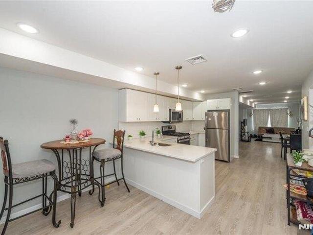 house with 9 bedroom, Paterson NJ ES104373936