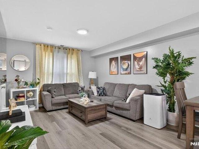 house with 9 bedroom, Paterson NJ ES104904879