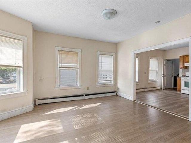 house with 9 bedroom, Pawtucket RI ES105092234