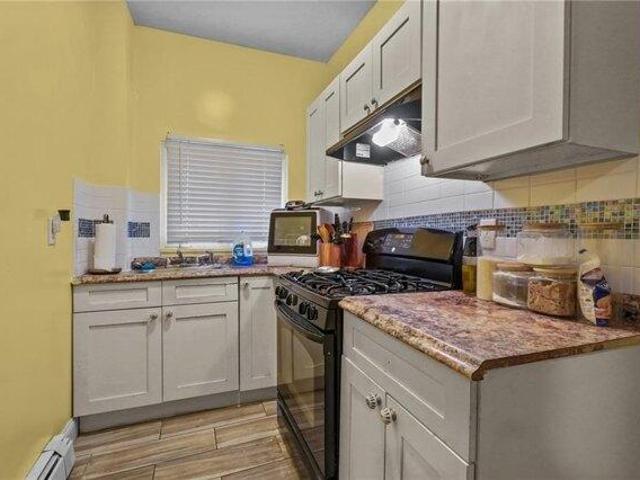 house with 9 bedroom, Providence RI ES104009713