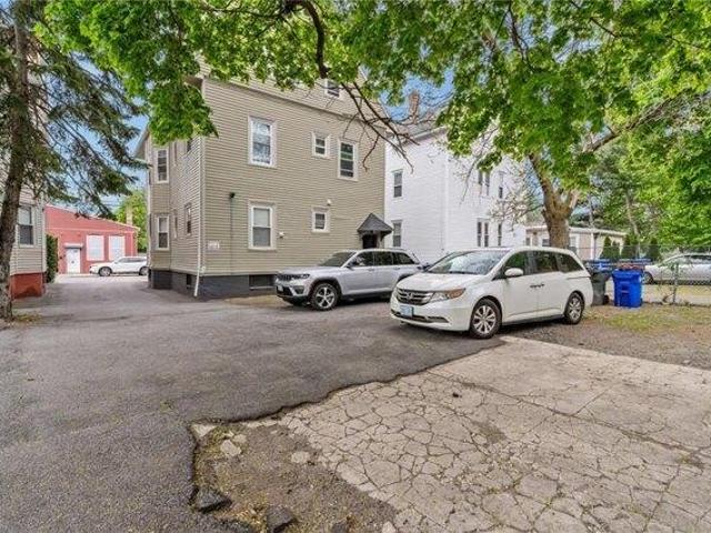house with 9 bedroom, Providence RI ES104922227