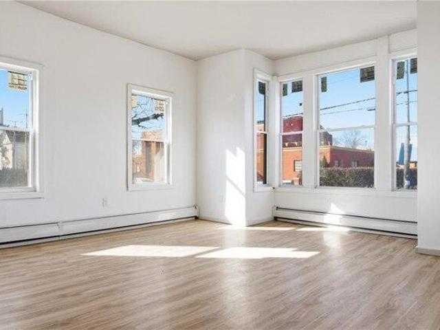 house with 9 bedroom, Providence RI ES105080742