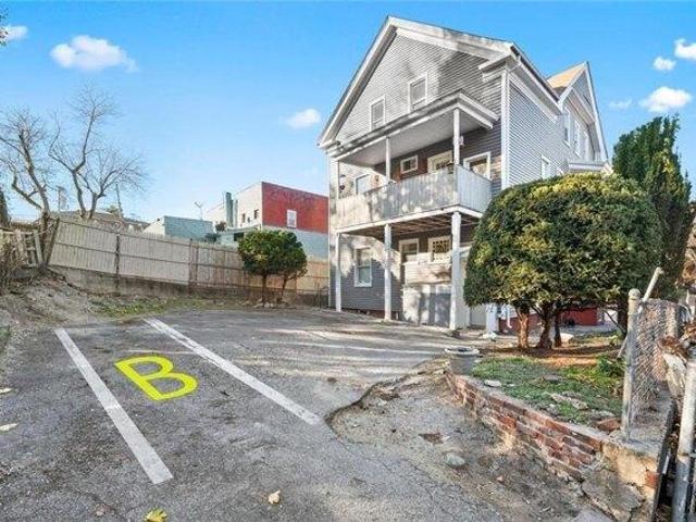 house with 9 bedroom, Providence RI ES105205854