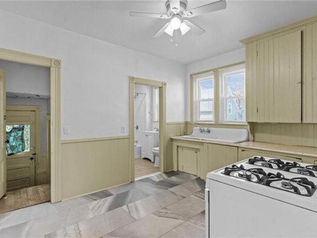 house with 9 bedroom, Providence RI ES103223803