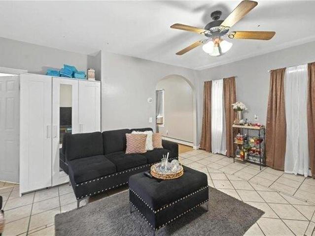 house with 9 bedroom, Providence RI ES103929401