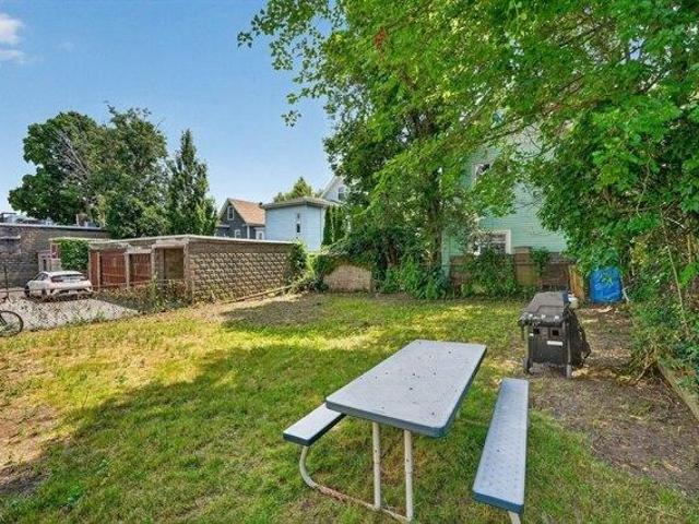 house with 9 bedroom, Somerville MA ES104076969