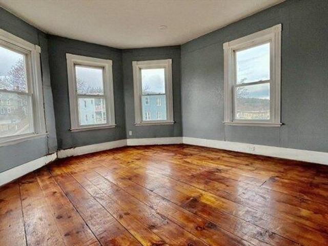 house with 9 bedroom, Southbridge MA ES103433712