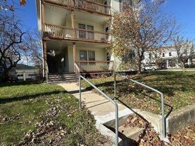 house with 9 bedroom, Southbridge MA ES103434448