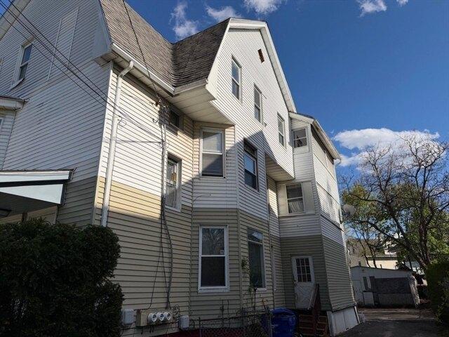 house with 9 bedroom, Springfield MA DLS102061147