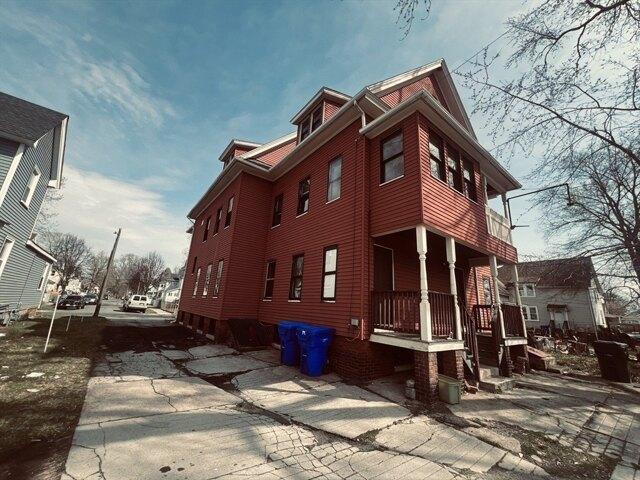 house with 9 bedroom, Springfield MA ES104920785