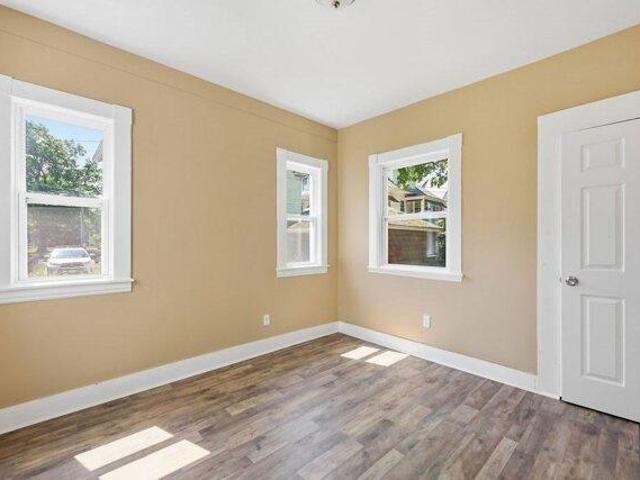 house with 9 bedroom, Springfield MA ES105041331
