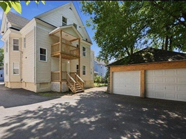 house with 9 bedroom, Springfield MA ES105125057