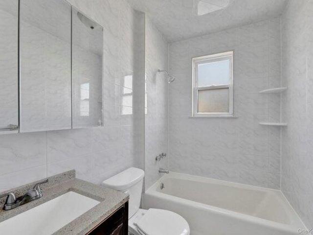 house Woodhaven NY ES104922042