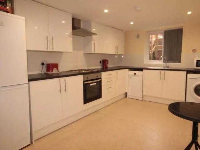 house at 5 Winston Gardens, Headingley, Leeds LS6 3LA, United Kingdom