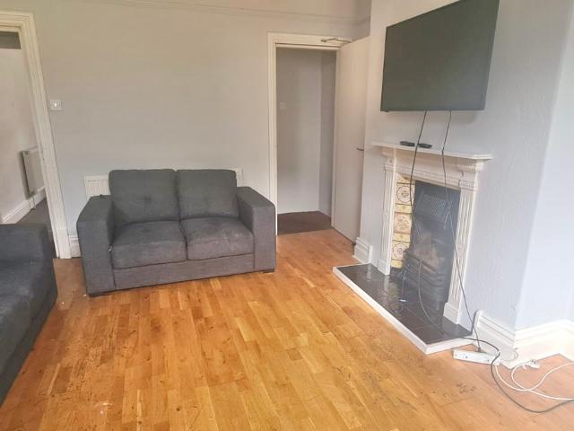 house at 9 Grimthorpe Terrace, Headingley, Leeds LS6 3JS, United Kingdom