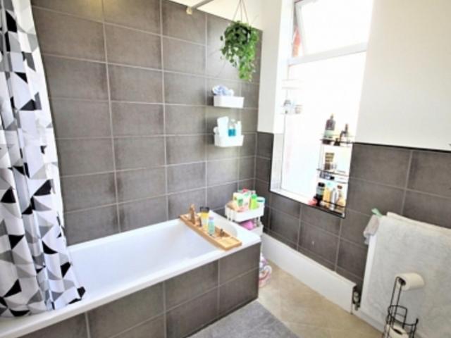 house at 142 Hyde Park Road, Woodhouse, Leeds LS6 1AJ, United Kingdom