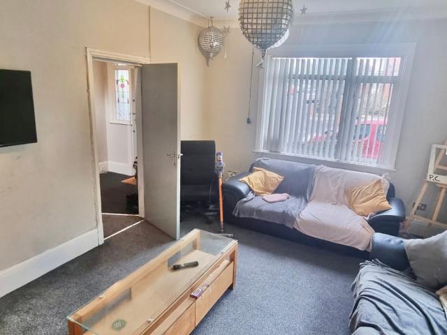 house at 1 Ash Crescent, Headingley, Leeds LS6 3LE, United Kingdom