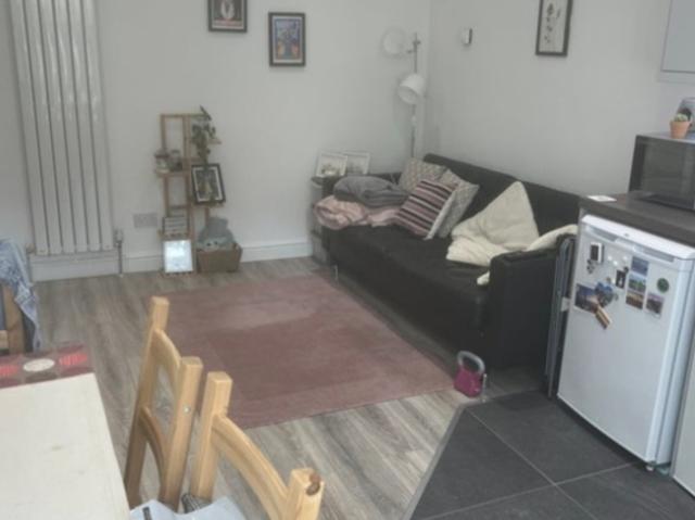 house at 1 Ridge Terrace, Hyde Park, Leeds LS6 2DA, United Kingdom