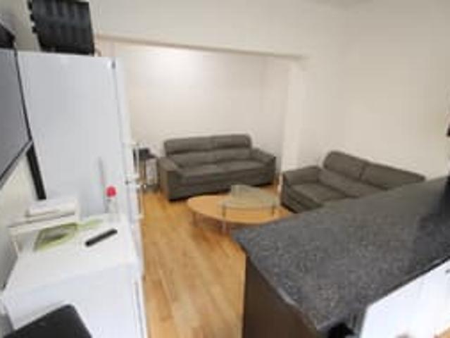 house at 27 Delph Mount, Woodhouse, Leeds LS6 2HS, United Kingdom