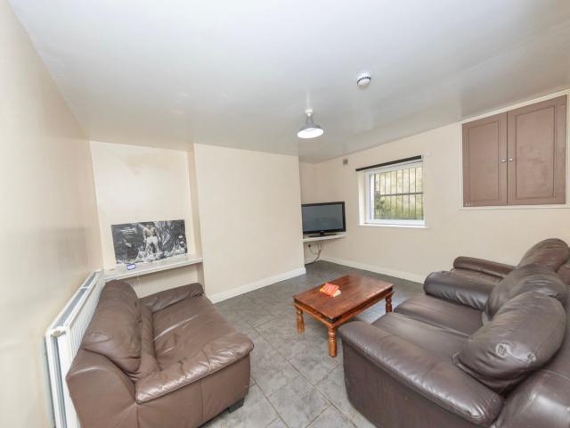 house at 35 Delph Mount, Woodhouse, Leeds LS6 2HS, United Kingdom