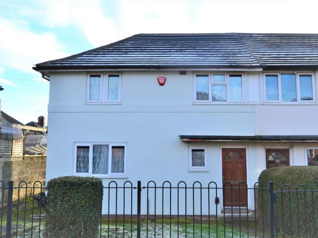 house at Tarnside Drive, Seacroft, LS14 6BW