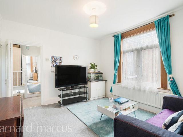 Apartment at Temple Road, Greater London