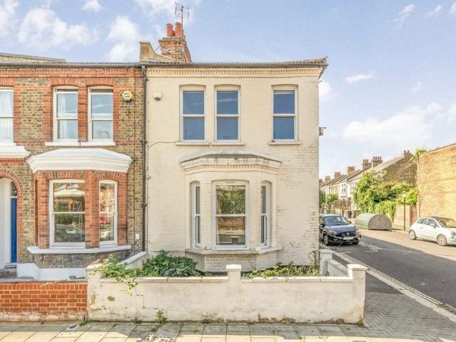 House at Thornbury Road, Greater London