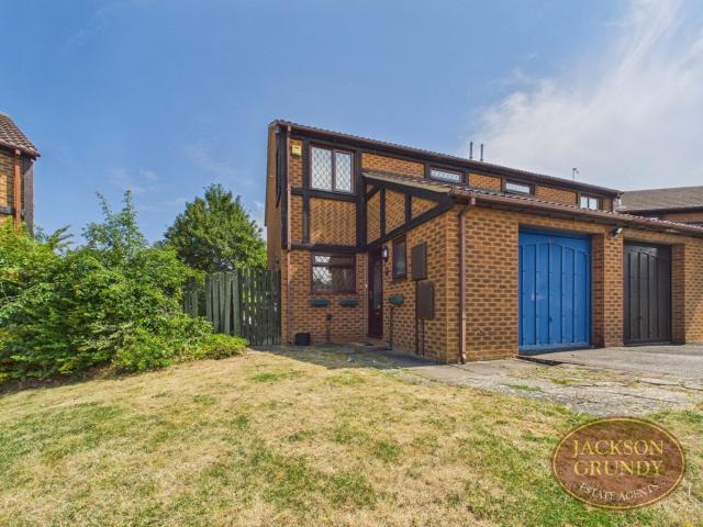 House at Thames Road, Wootton