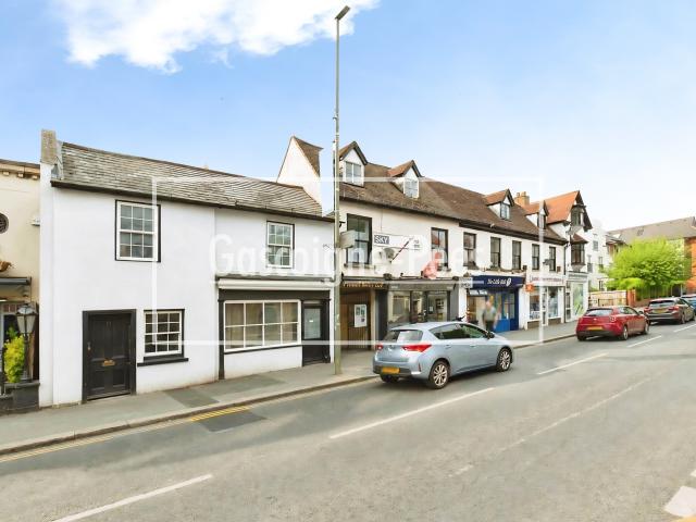 House at The Heart of Walton, Walton on Thames