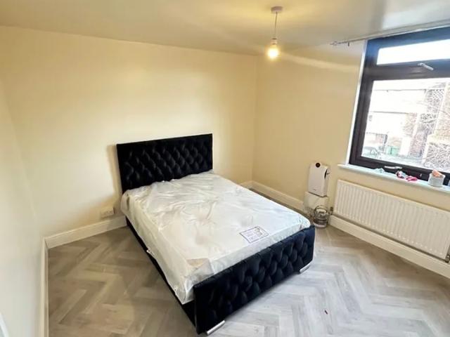 House at Titmuss Avenue, Greater London