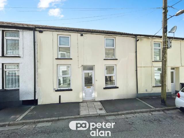 House at Upper Row / Guest Cottages, Pant